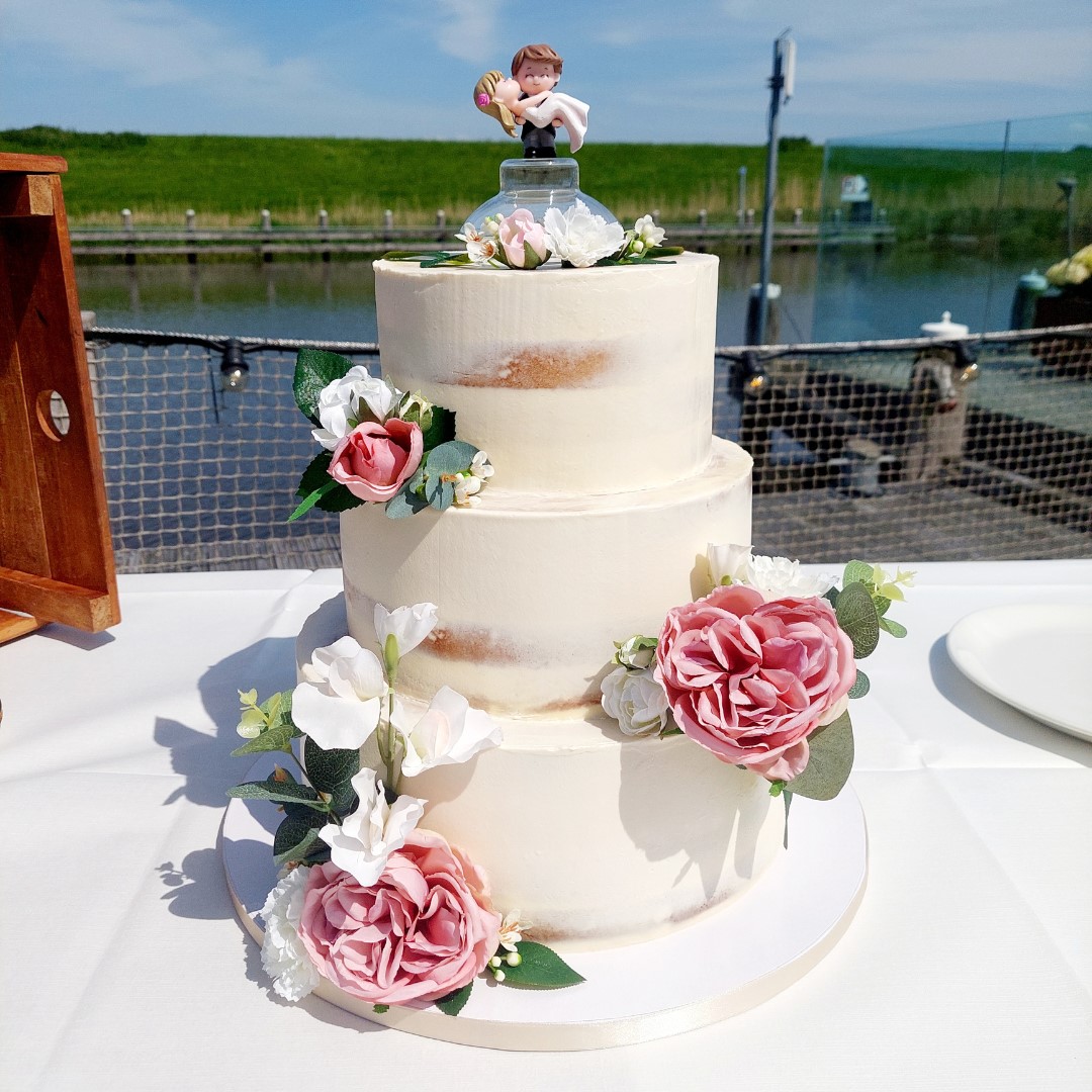 Bruidstaart bestellen in Friesland - Ontdek onze bruidstaarten, cupcakes en sweet tables!